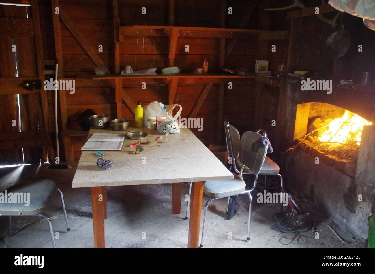 Manuka hut. Hakatere Conservation Park. Te Araroa Trail. Lake Emily ...