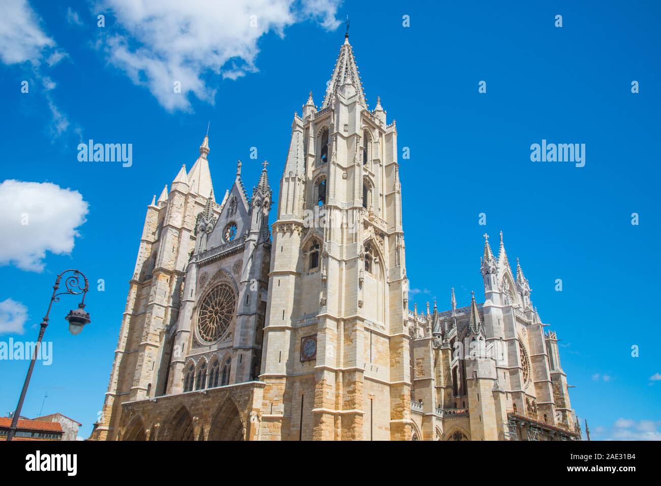 Fachada de la catedral de leon hi-res stock photography and images - Alamy