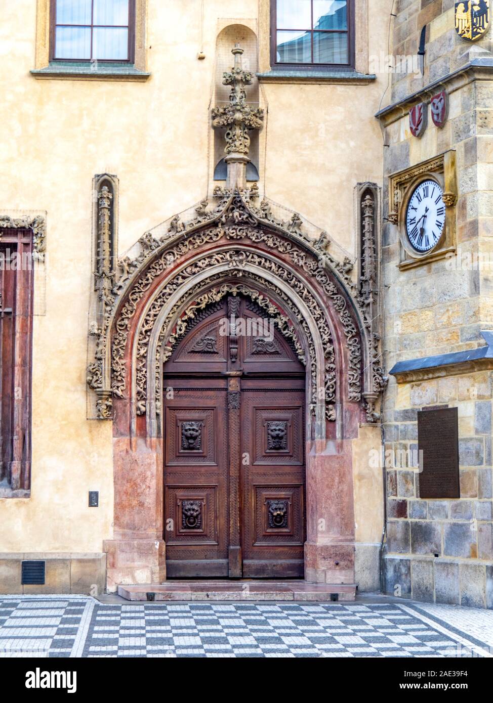 Wooden arch arched door hi-res stock photography and images - Alamy