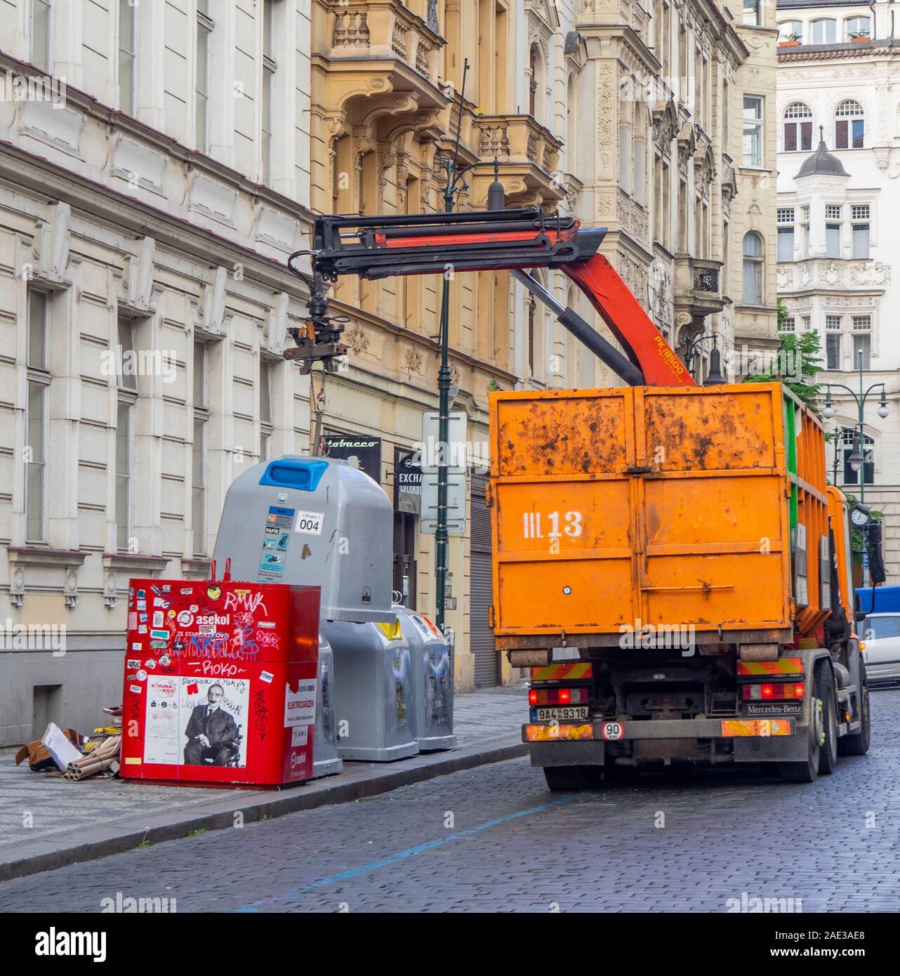 Waste management truck hi-res stock photography and images - Alamy