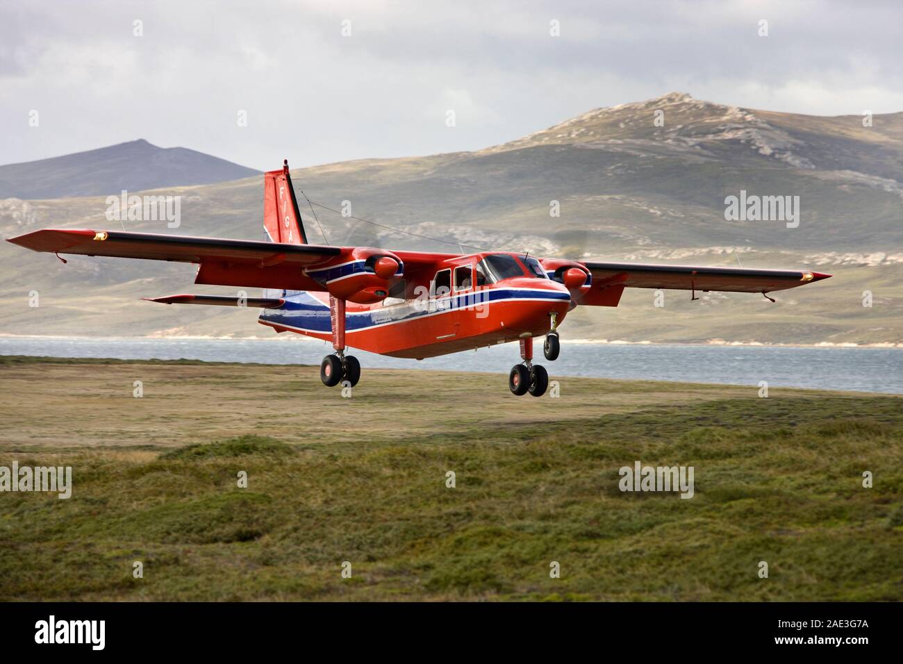 Twin engined aircraft hi-res stock photography and images - Alamy