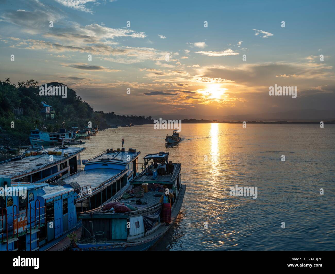 Chindwin river homalin hi-res stock photography and images - Alamy
