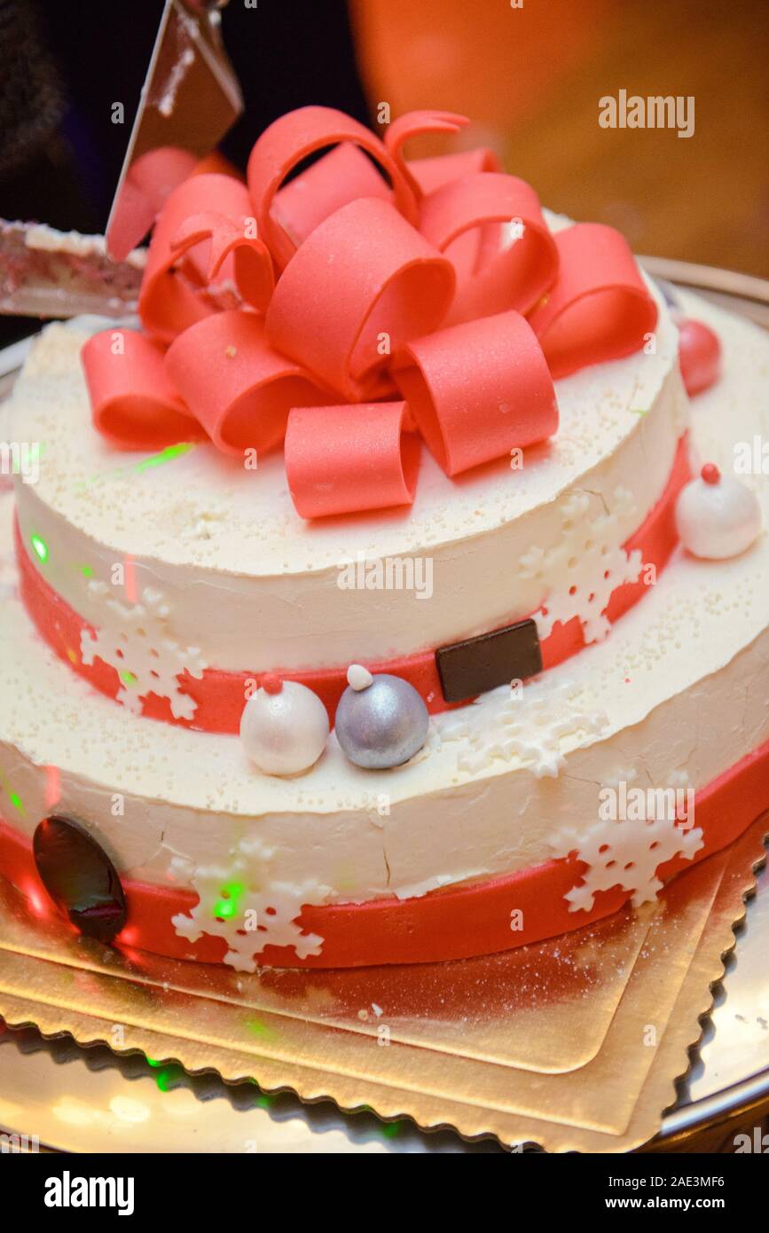 Delicious Wedding Cake at the party. Smoke and fire effects Stock Photo ...