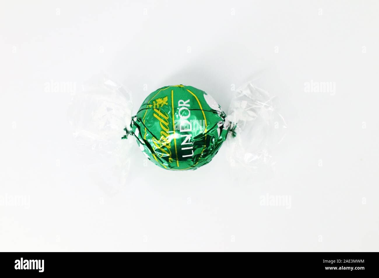 LINDOR Milk Mint truffle. Milk Chocolate filled with a mint chocolate ...