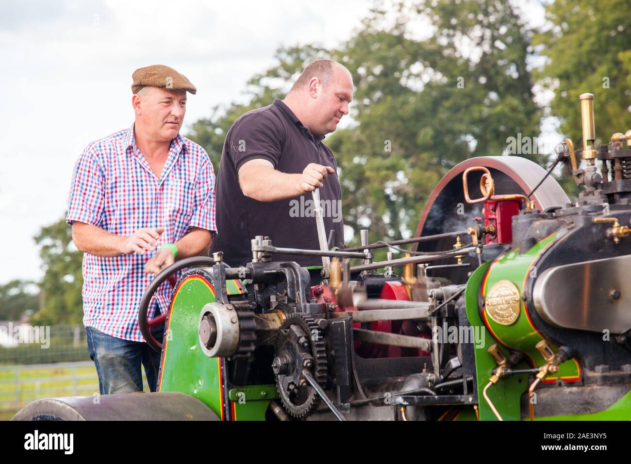 Driving traction engine hi-res stock photography and images - Alamy
