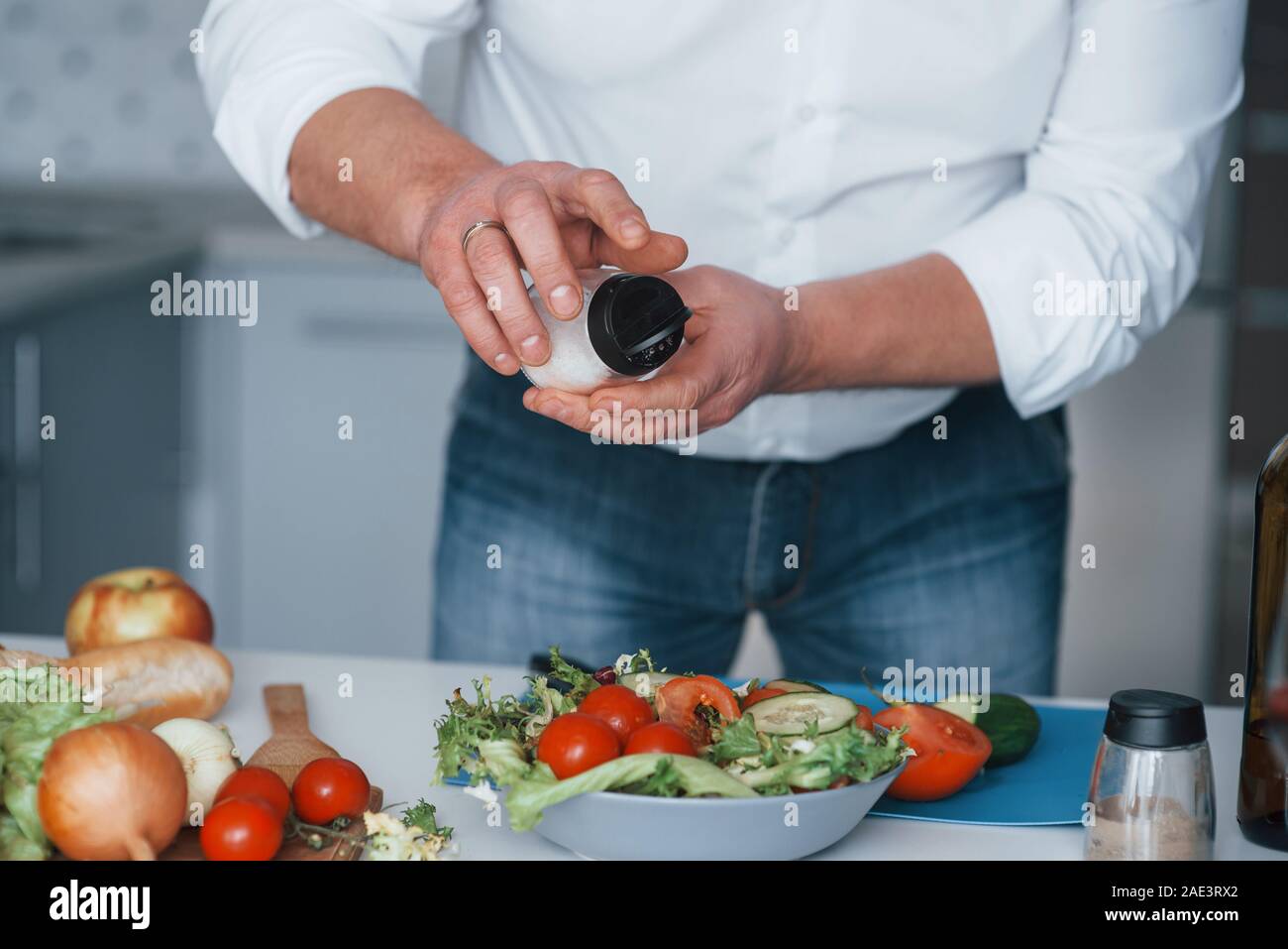 Using table salt hi-res stock photography and images - Alamy