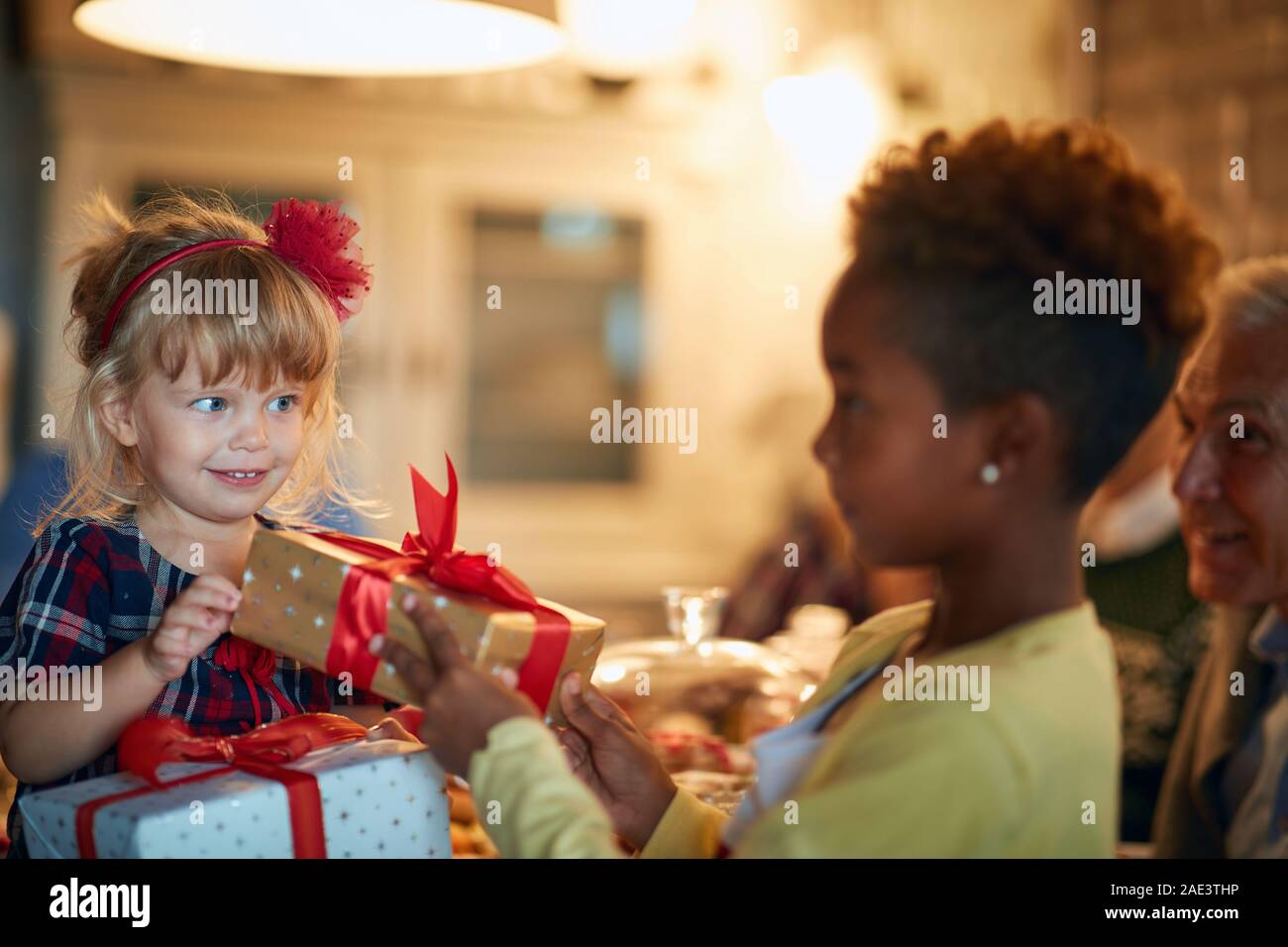Giving of gifts hi-res stock photography and images - Alamy