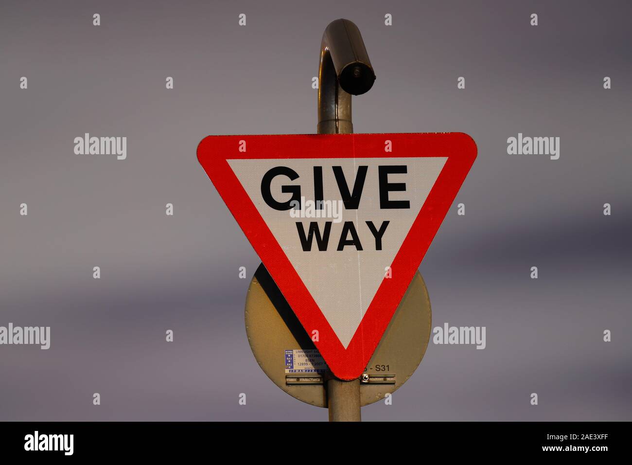 Give way sign hi-res stock photography and images - Alamy