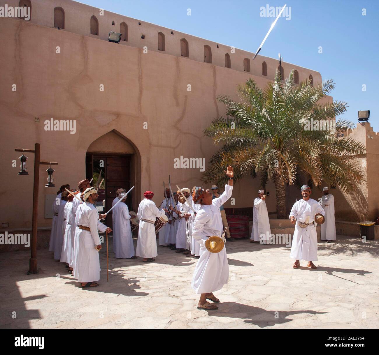Oman traditional dance hi-res stock photography and images - Alamy
