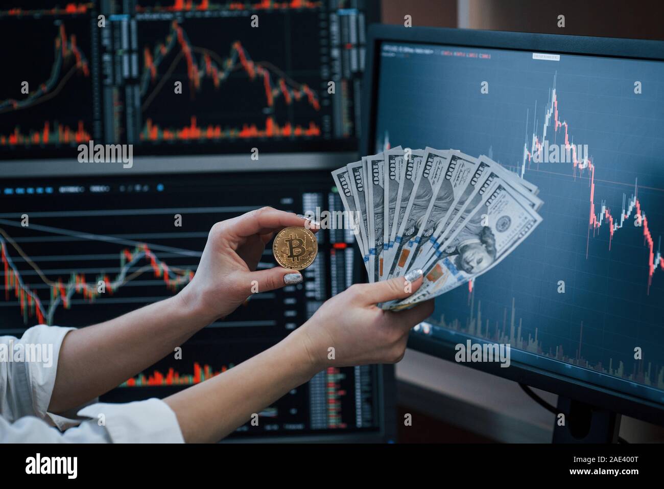 Digital currency graphs hi-res stock photography and images - Alamy