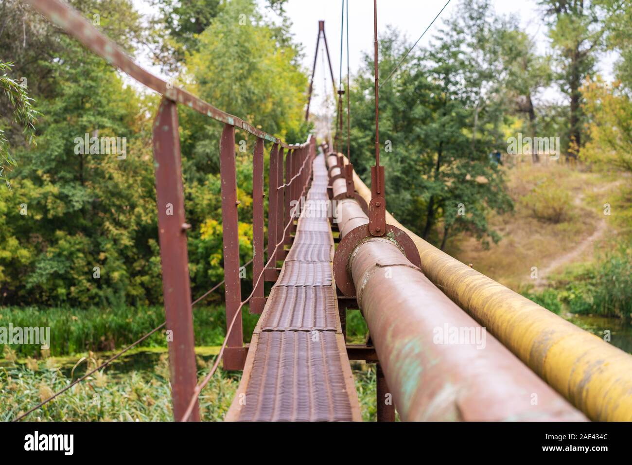 Metal pipe bridge walkway hi-res stock photography and images - Alamy