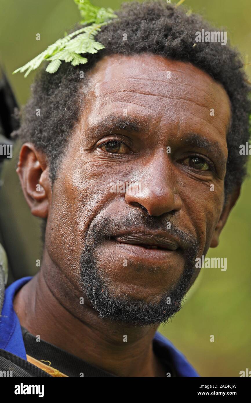 Papua new guinea man hi-res stock photography and images - Alamy