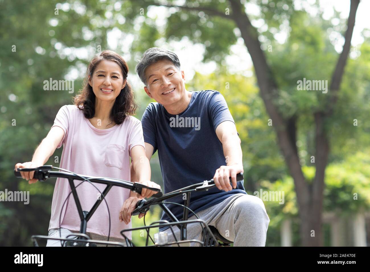 Happy mature couple bike hi-res stock photography and images - Alamy
