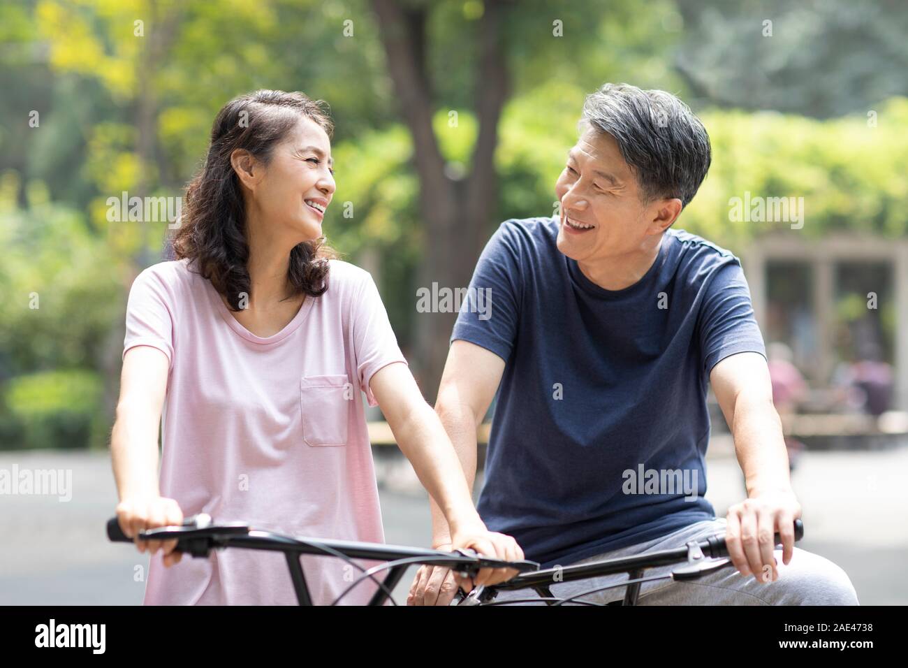 Happy mature couple bike hi-res stock photography and images - Alamy