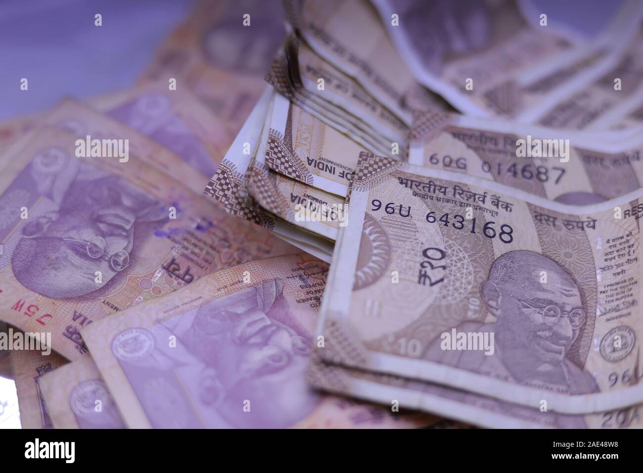 New Indian 10 rupee bank notes on white backgrounds Stock Photo - Alamy
