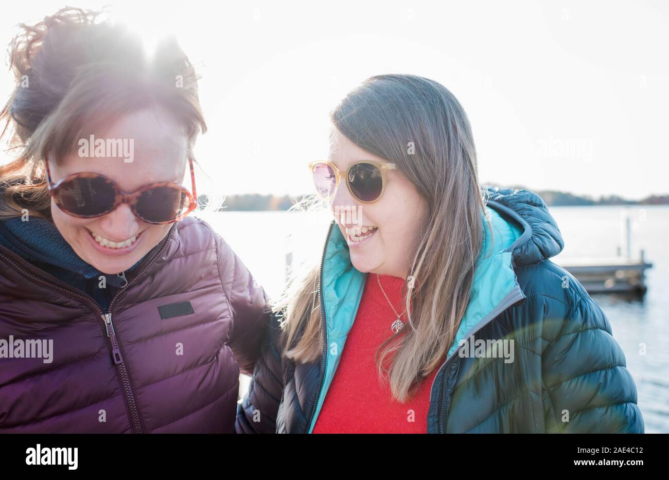 Two people laughing together hi-res stock photography and images - Alamy