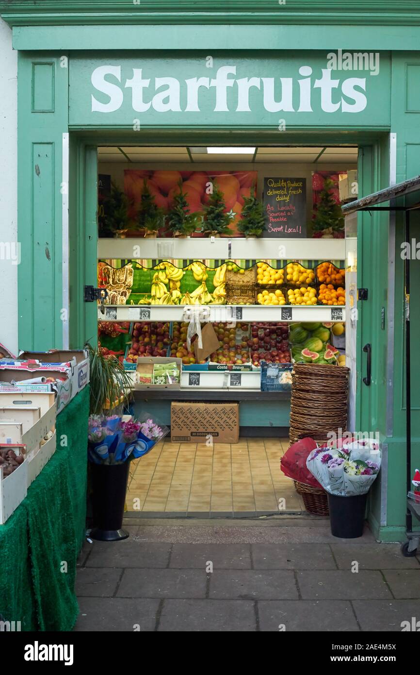 Fruit and vegetable shop frontage Stock Photo - Alamy