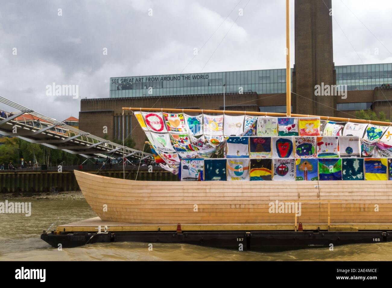 Kids tour ship hi-res stock photography and images - Alamy