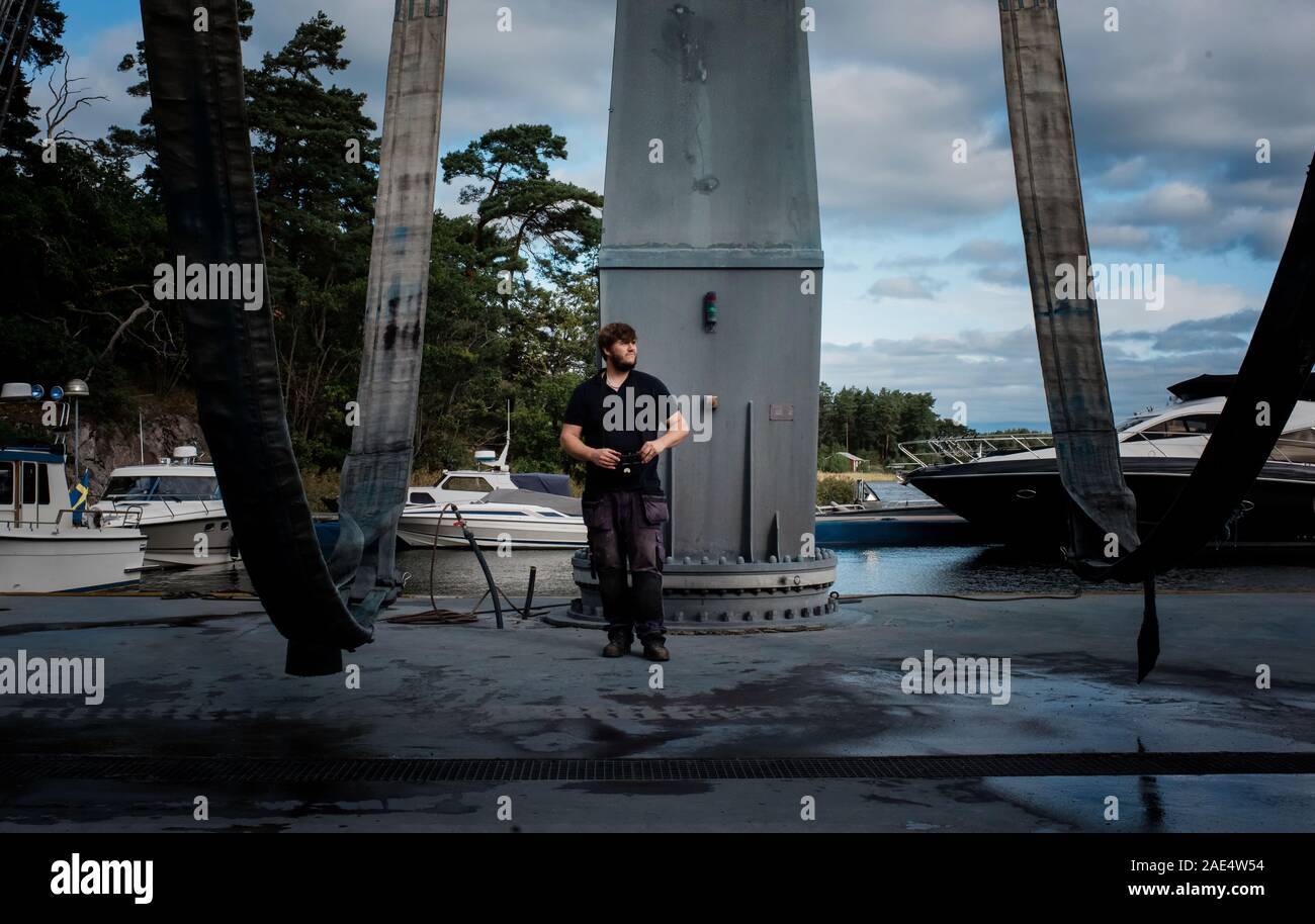 Marina worker hi-res stock photography and images - Alamy
