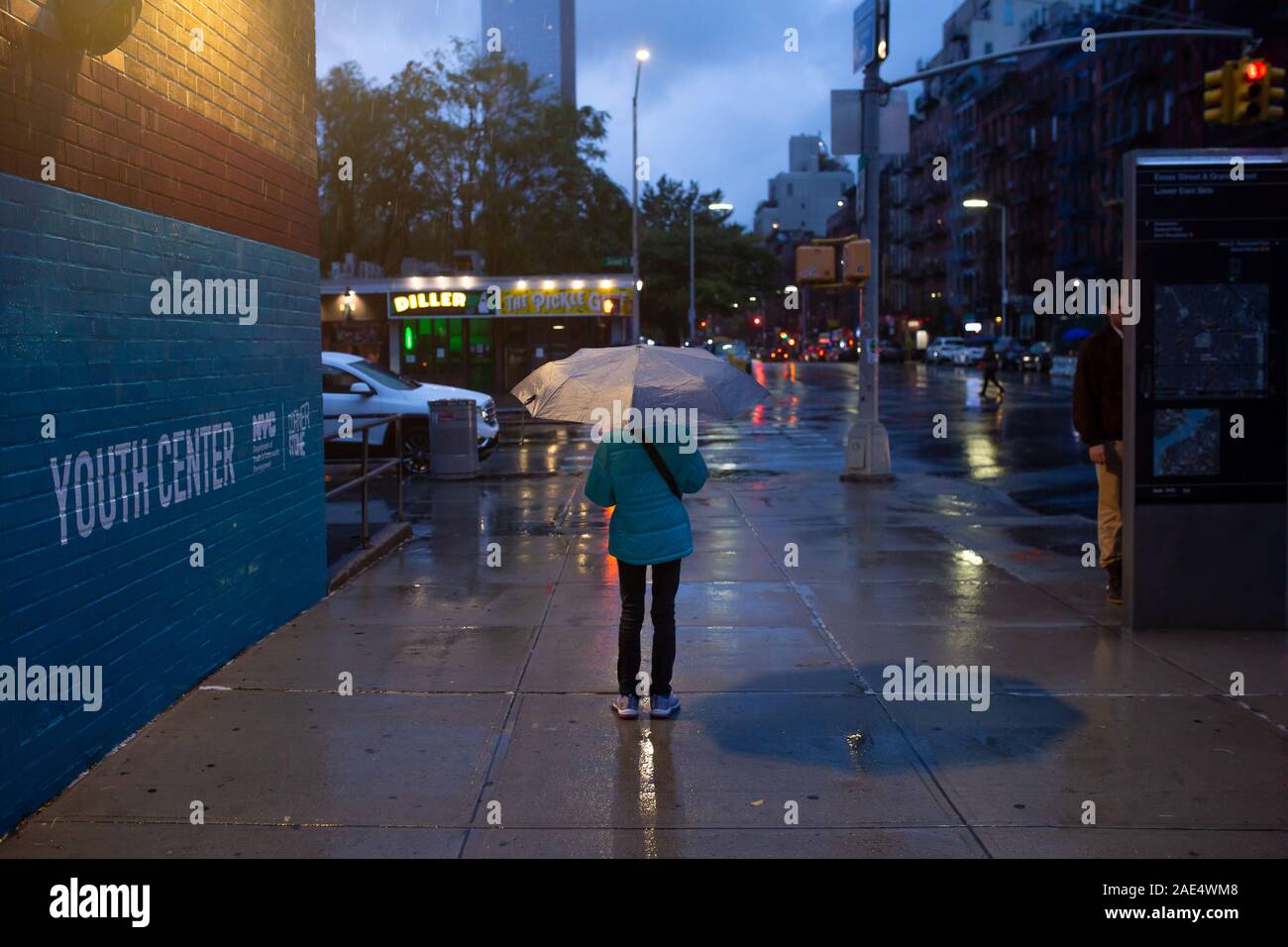 Girl walking in rain hi-res stock photography and images - Alamy