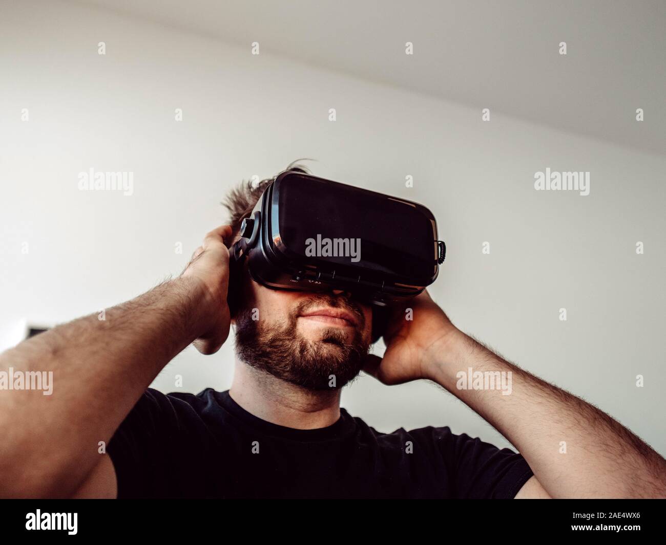 Virtual community hi-res stock photography and images - Alamy