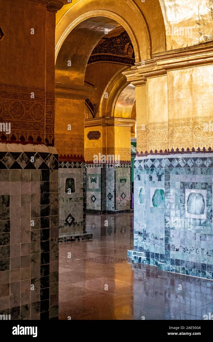 Golden arches hi-res stock photography and images - Alamy