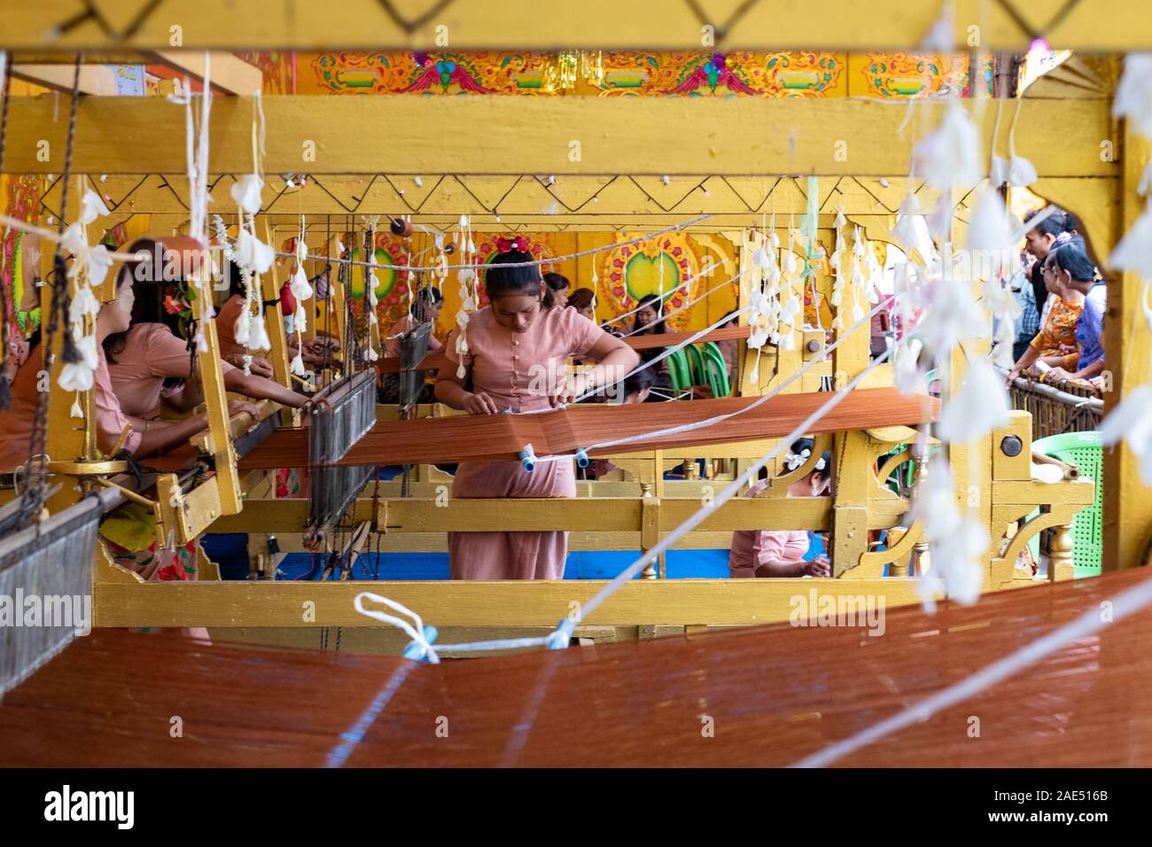 Myanmar burmese spinning wheel hi-res stock photography and images - Alamy