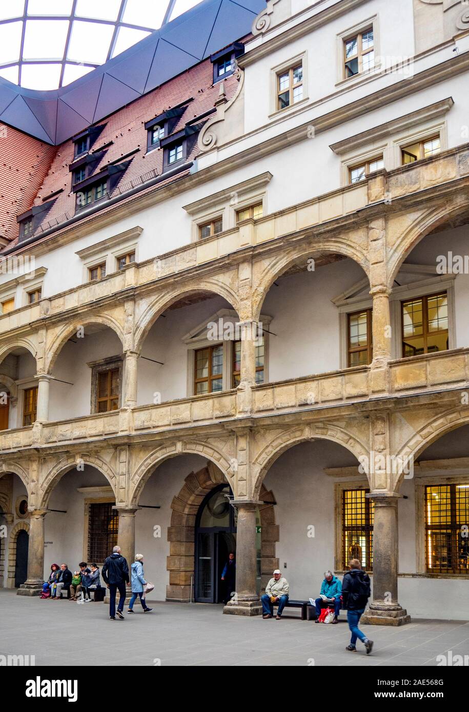 Vaulted glass ceiling hi-res stock photography and images - Alamy