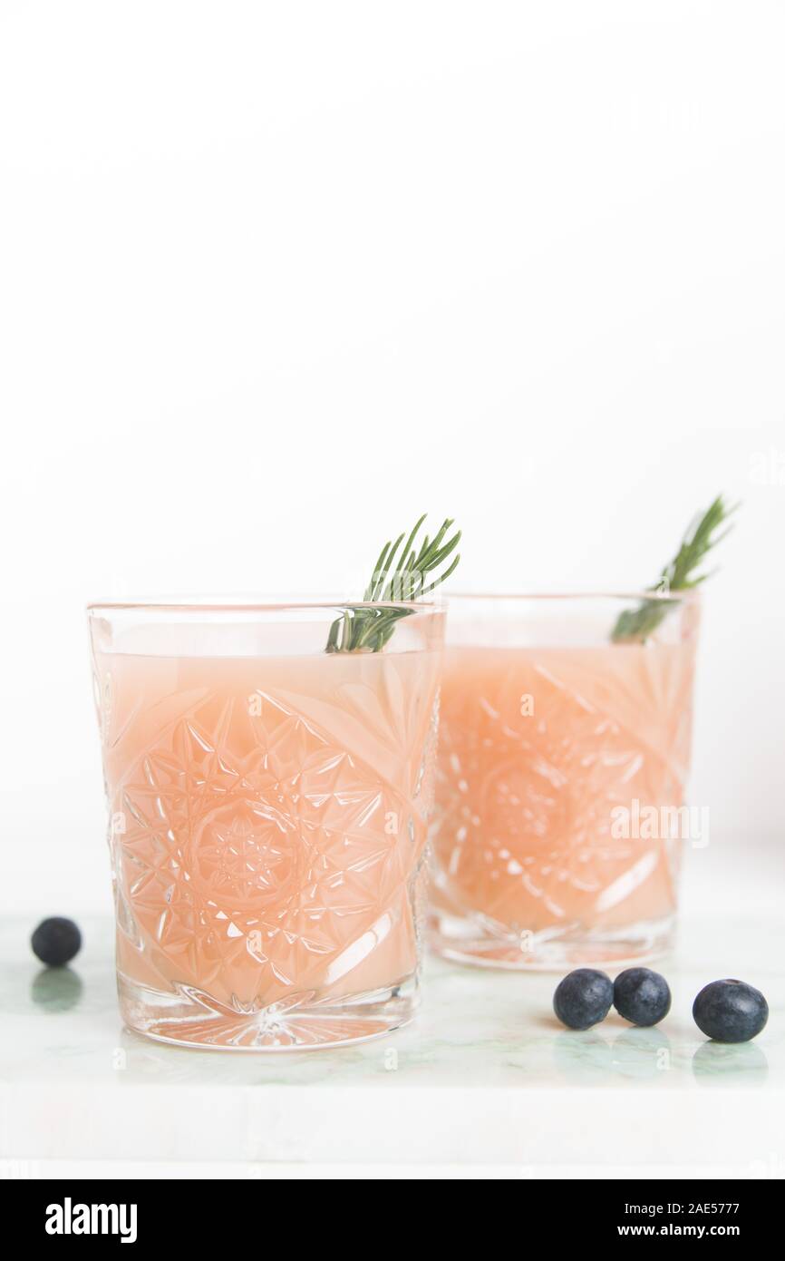 Gin tonic cocktail Cut Out Stock Images & Pictures - Alamy