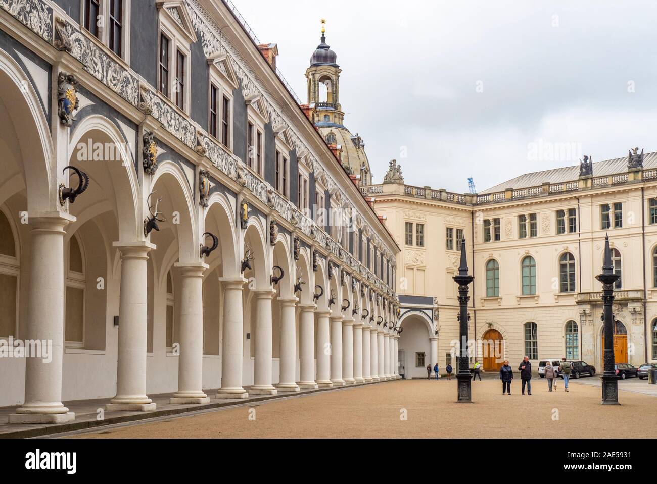 Castle horse stable hi-res stock photography and images - Alamy