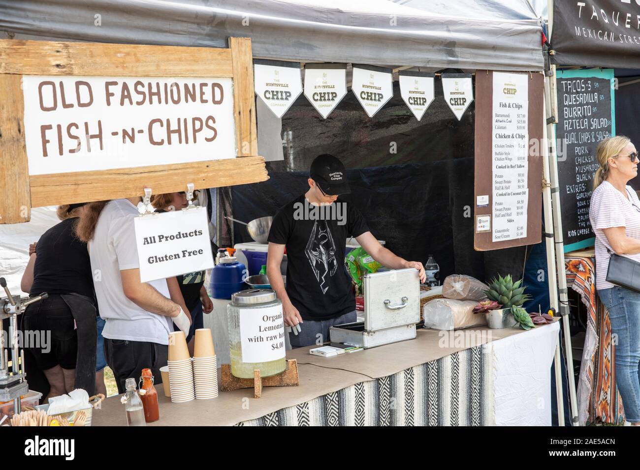 Old fashioned market stall hi-res stock photography and images - Alamy