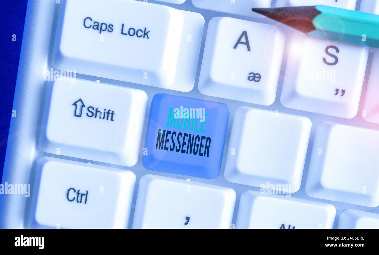 Phone send text messages typing hi-res stock photography and images - Alamy