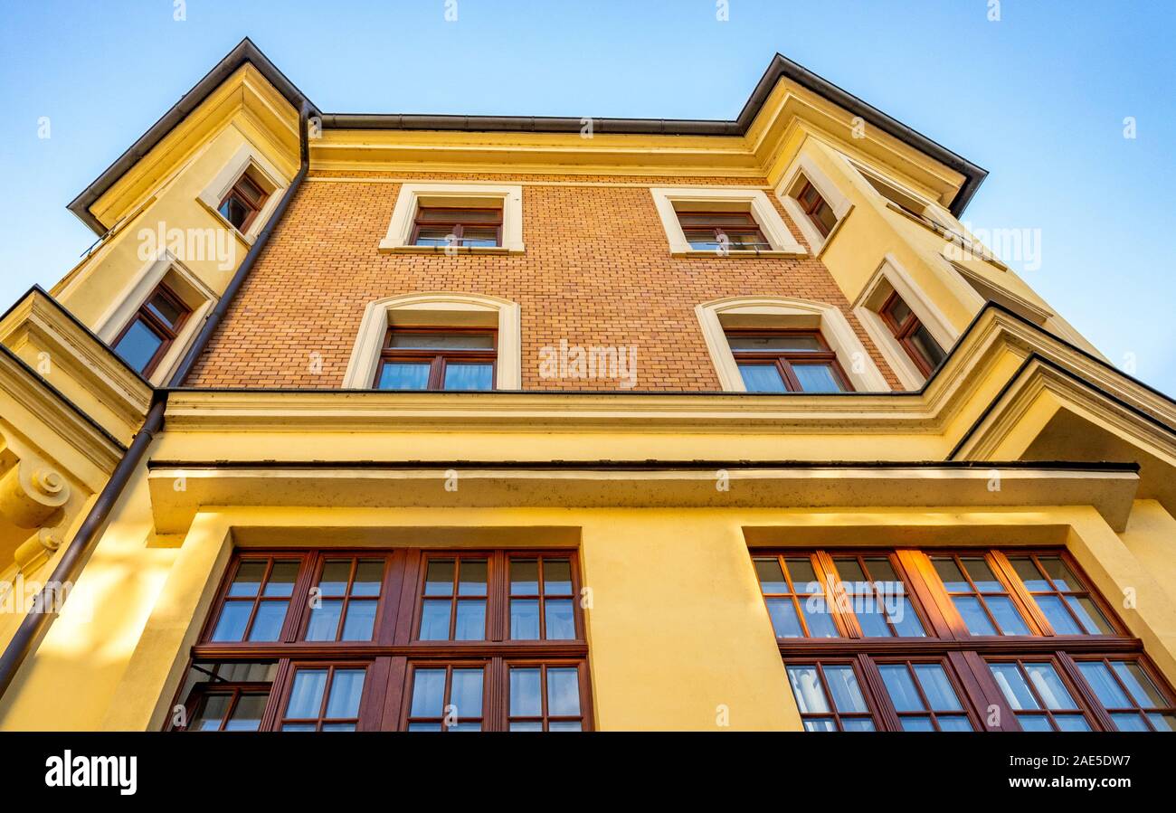 Architecture Brick Bay Windows High Resolution Stock Photography and ...