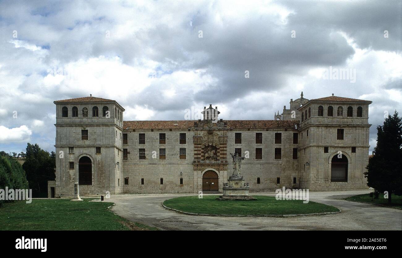 FACHADA PRINCIPAL BARROCA DEL MONASTERO DE SAN PEDRO DE CARDEÑA ...