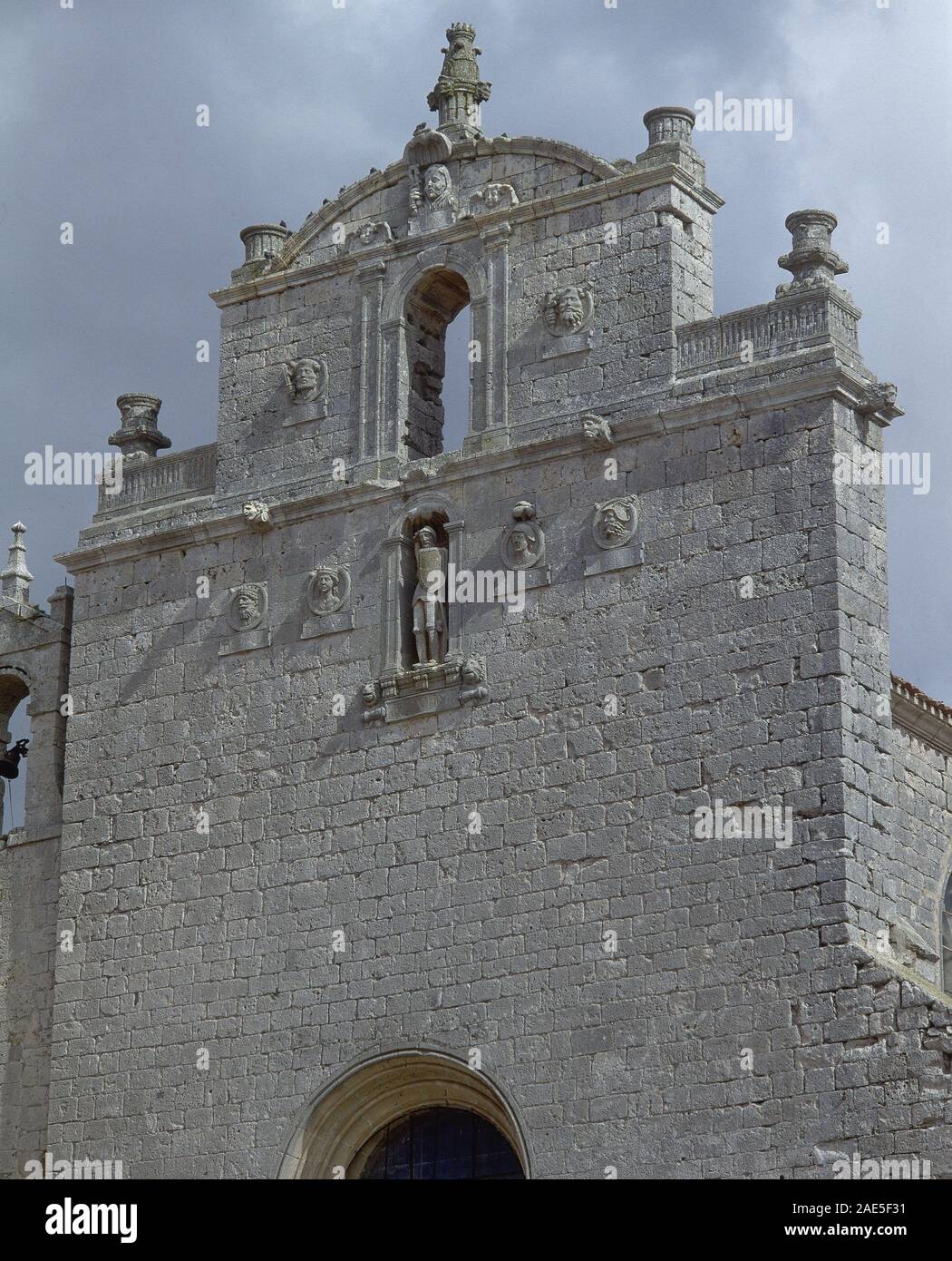 IGLESIA - FACHADA - DETALLE DEL CID. Location: MONASTERIO DE SAN PEDRO ...