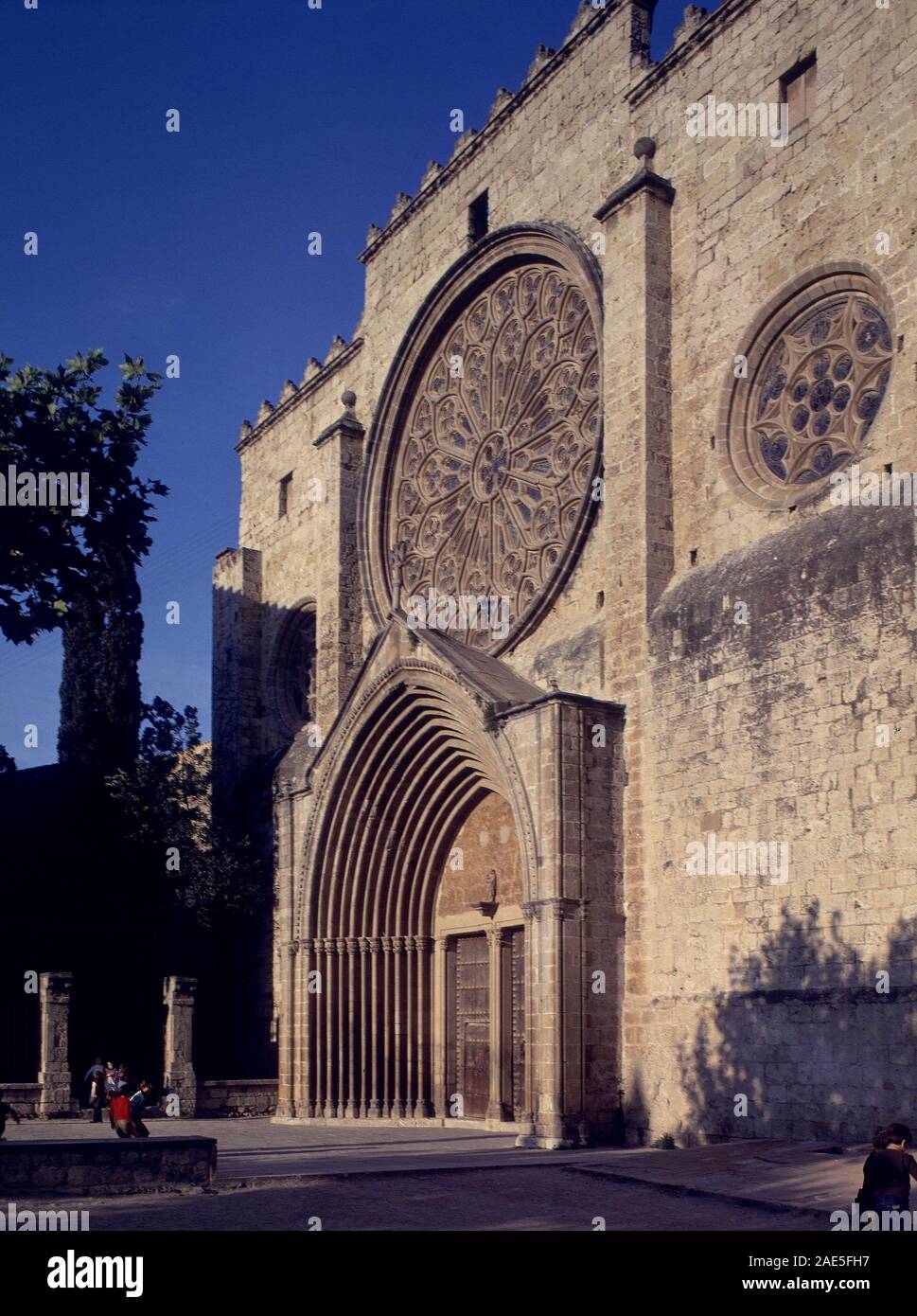 FACHADA GOTICA DE LA IGLESIA DEL MONASTERIO DE SANT CUGAT DEL VALLES ...