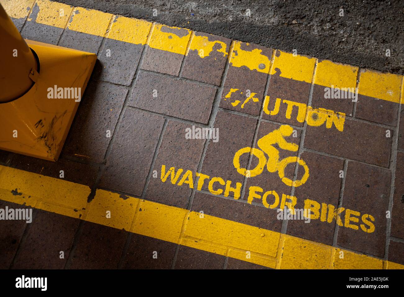 Cautionary sign hi-res stock photography and images - Alamy
