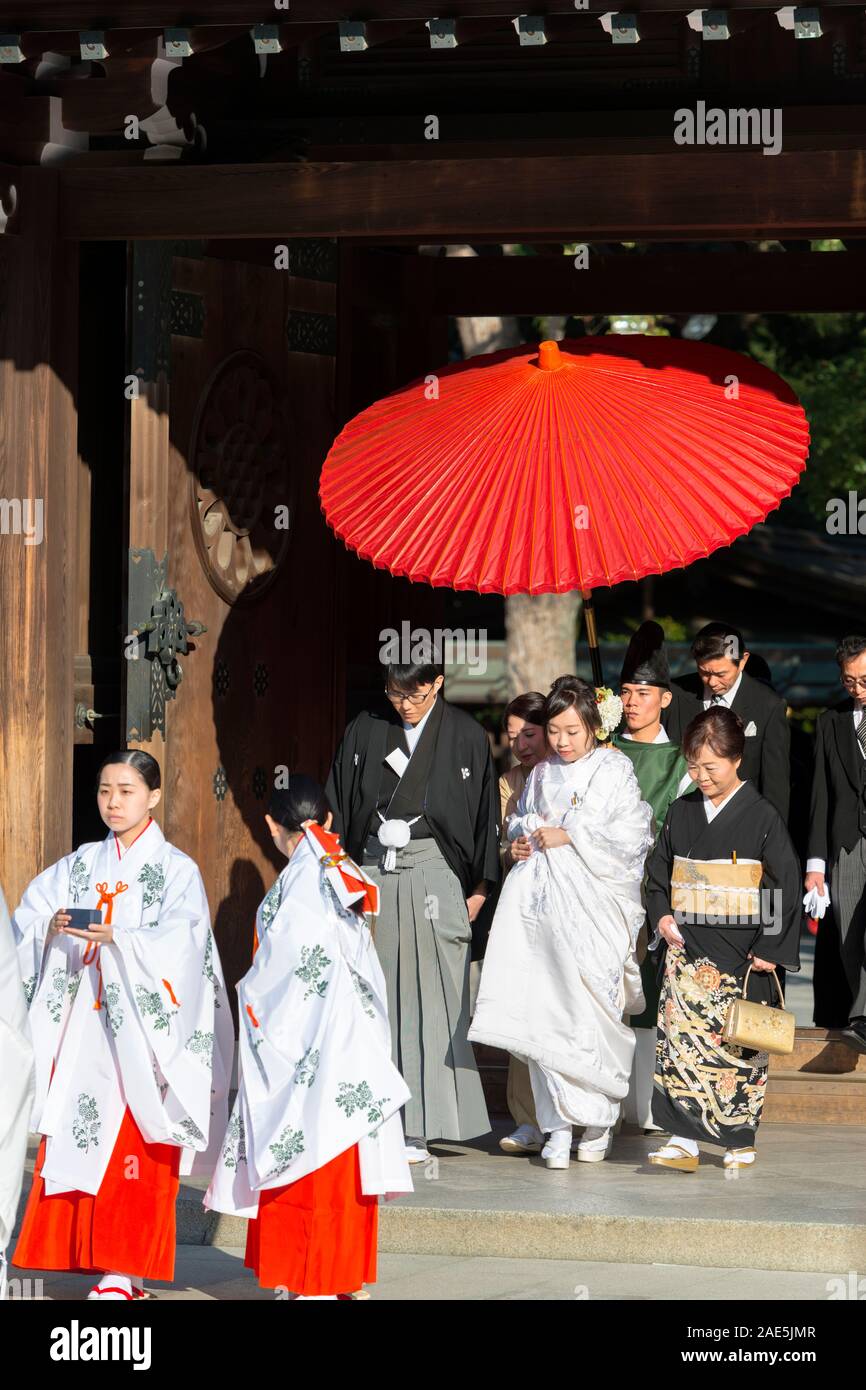 Traditional wedding procession at Meiji Shrine, Tokyo, Japan Stock ...