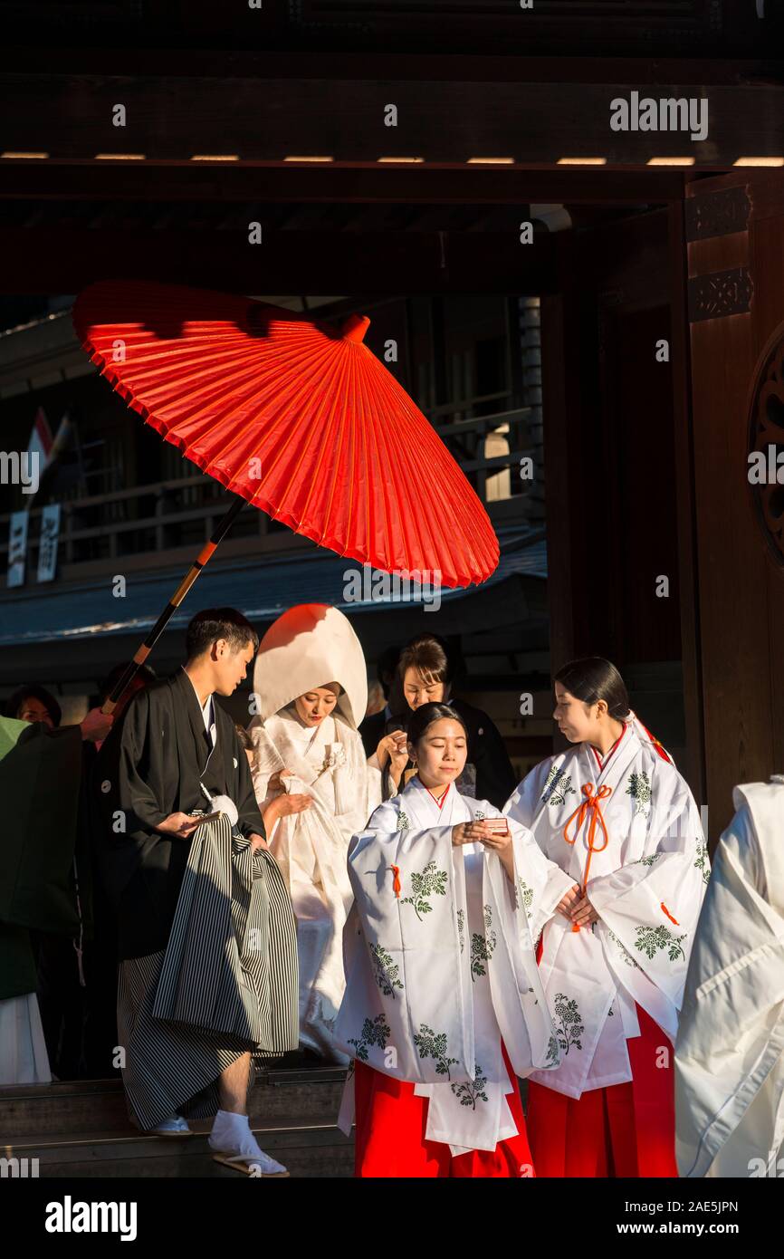 Traditional wedding procession at Meiji Shrine, Tokyo, Japan Stock ...