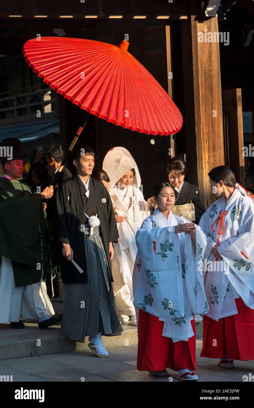 Traditional wedding procession at Meiji Shrine, Tokyo, Japan Stock ...