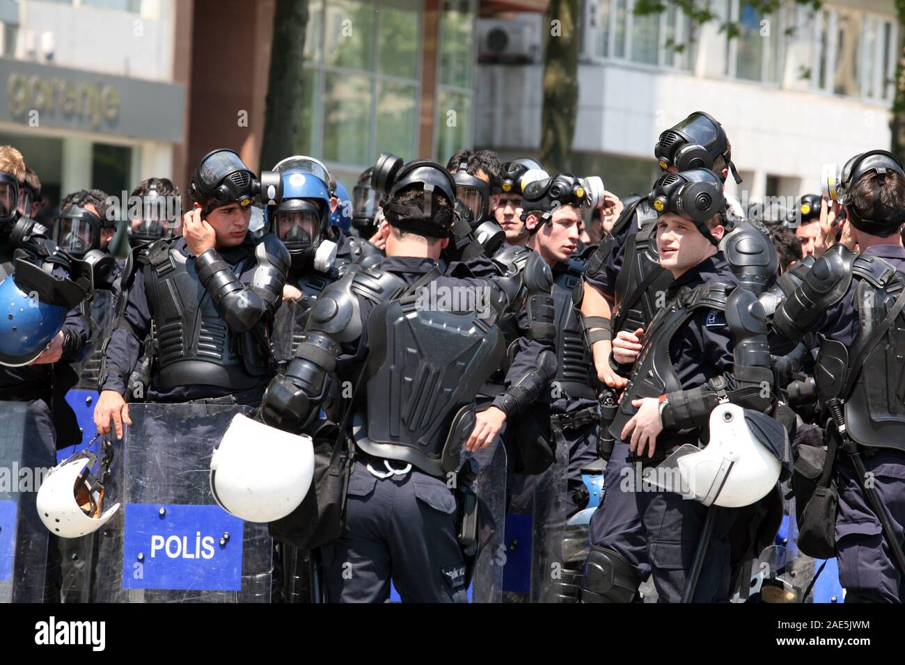 Demonstration police officer violence crowded hi-res stock photography ...