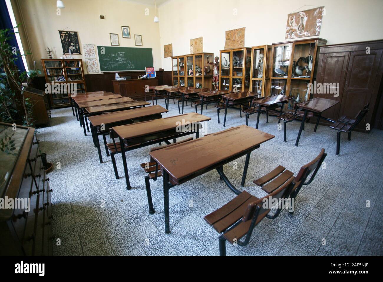 Education empty classroom students hi-res stock photography and images ...