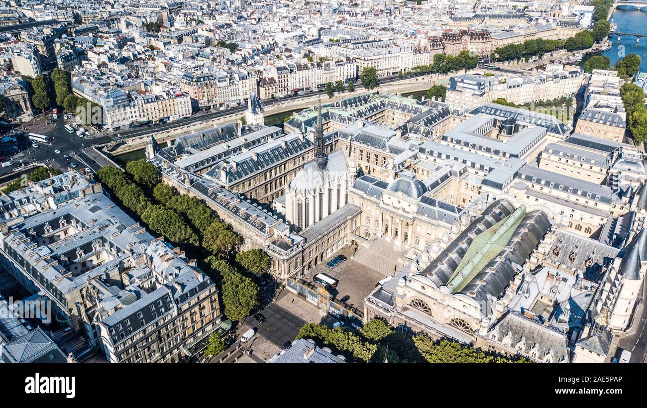 Sainte chapelle paris exterior hi-res stock photography and images - Alamy