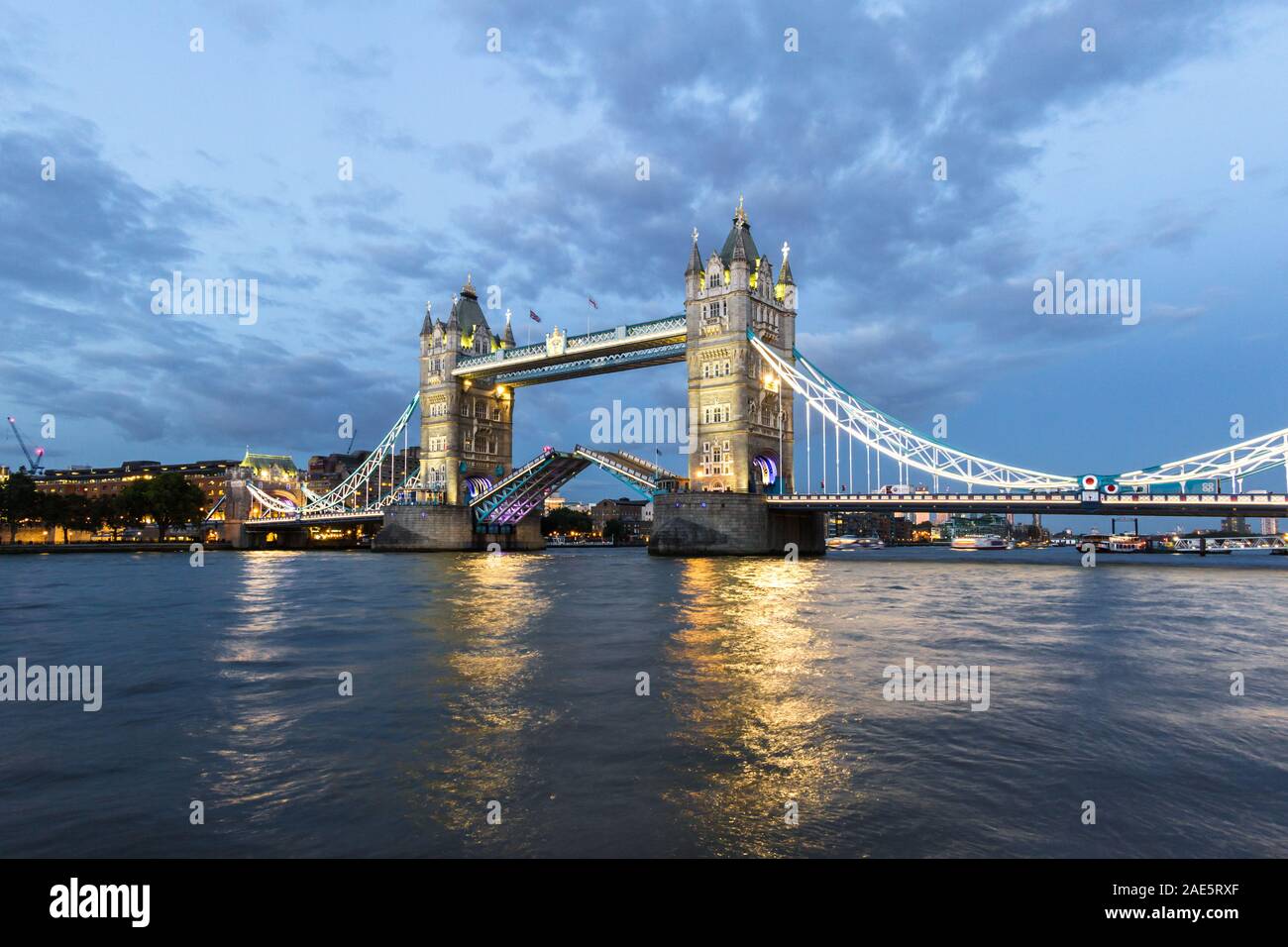 London tower bridge lifts hi-res stock photography and images - Alamy