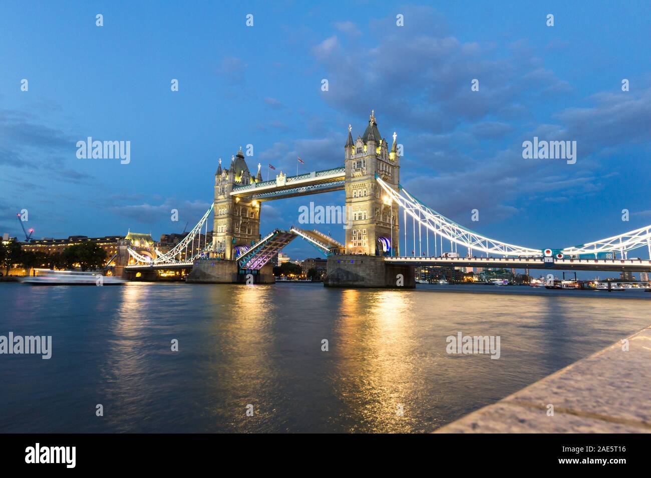 London tower bridge lifts hi-res stock photography and images - Alamy