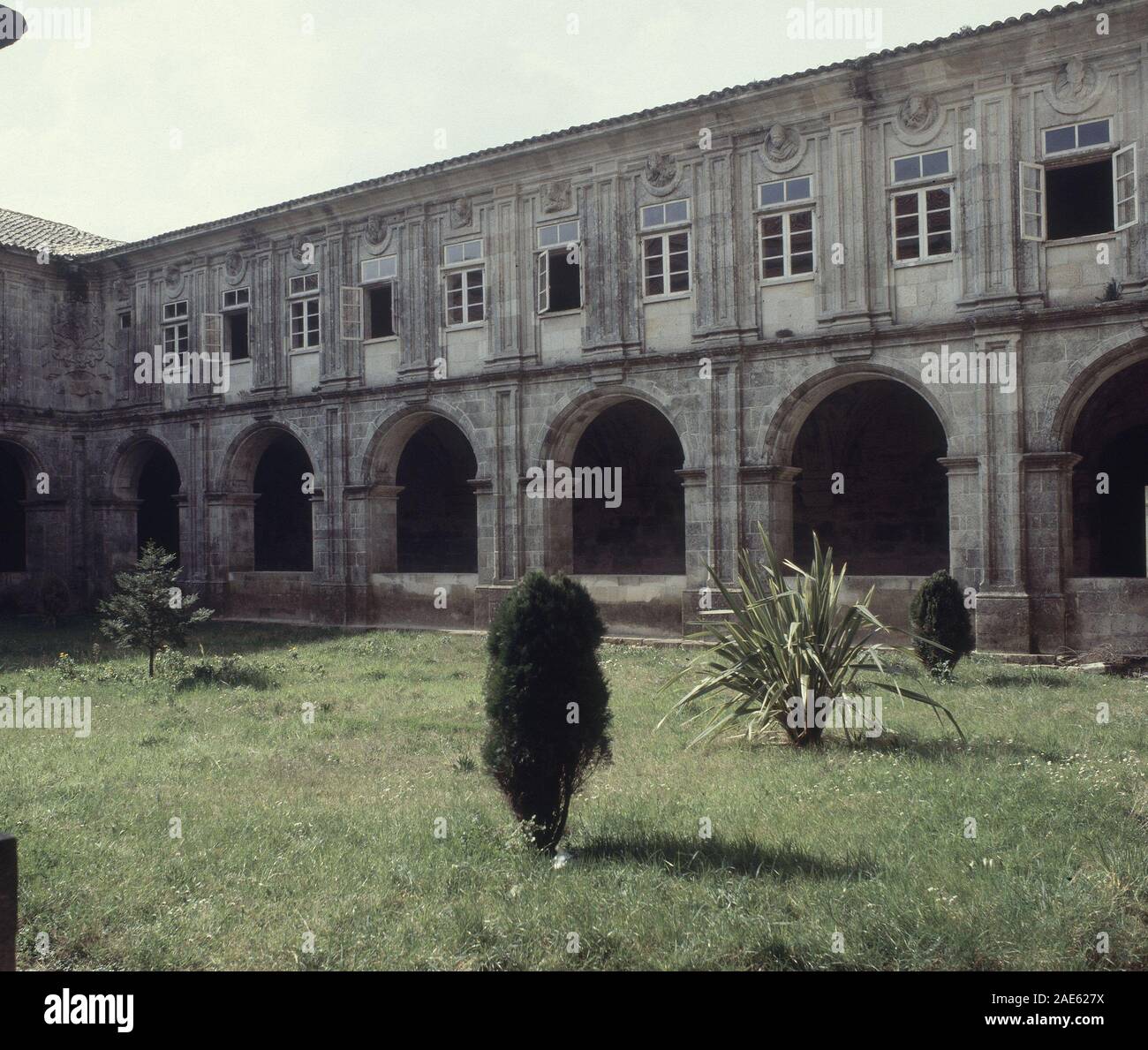 CLAUSTRO. Location: MONASTERIO DE SOBRADO DE LOS MONJES. SOBRADO ...