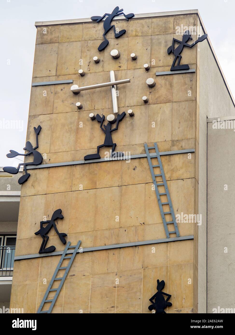 Figures on clock tower hi-res stock photography and images - Alamy