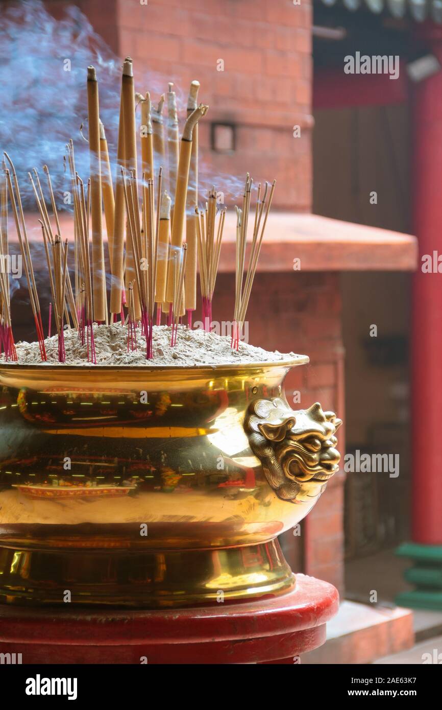 Chinese ethnic ritual hi-res stock photography and images - Alamy