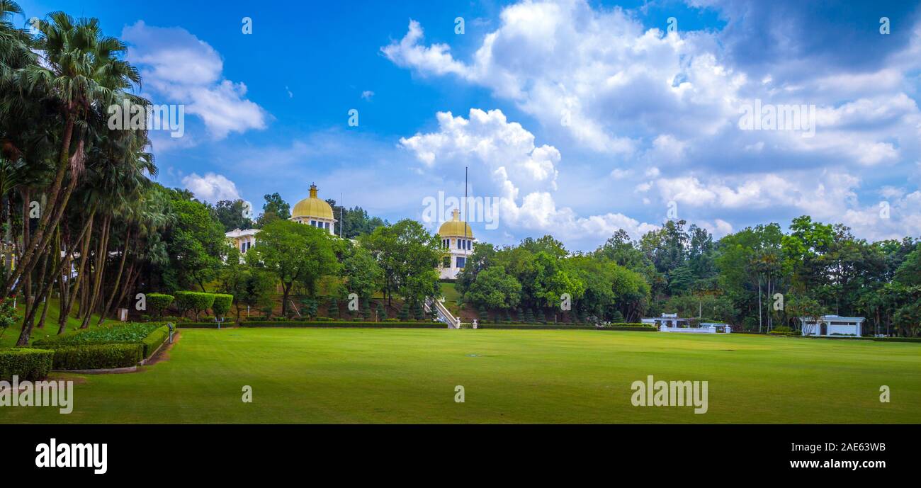 Royal plain fountain hi-res stock photography and images - Alamy