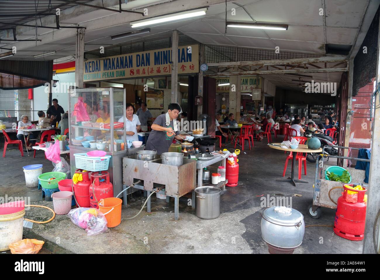Old man eating meal out hi-res stock photography and images - Alamy